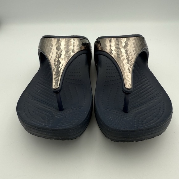 CROCS | Shoes | Crocs Sloane Sandal Sz 6 Hammered Metallic Silver Navy ...